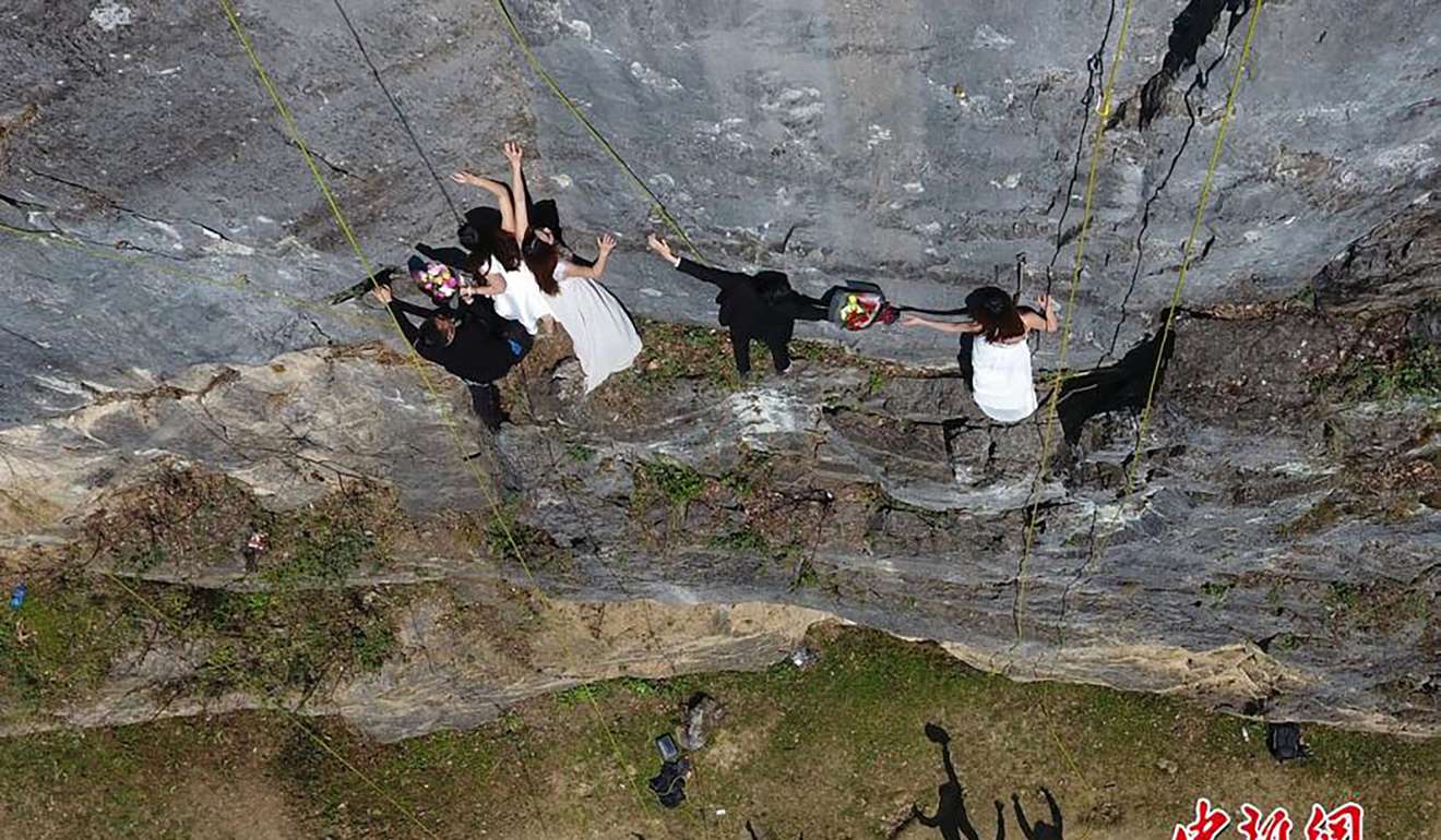 Till death do us part: Chinese couples shoot wedding pictures hanging ...