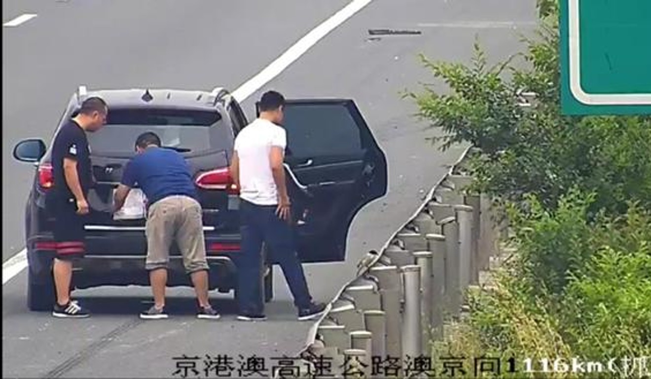 How to evade traffic cameras? Chinese driver and pal show you a sure ...