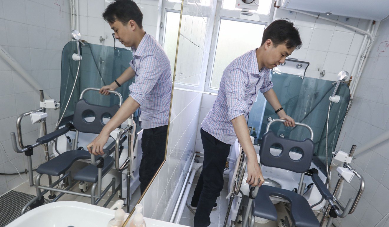 Automated bathing device helps elderly shower safely and earns inventor ...