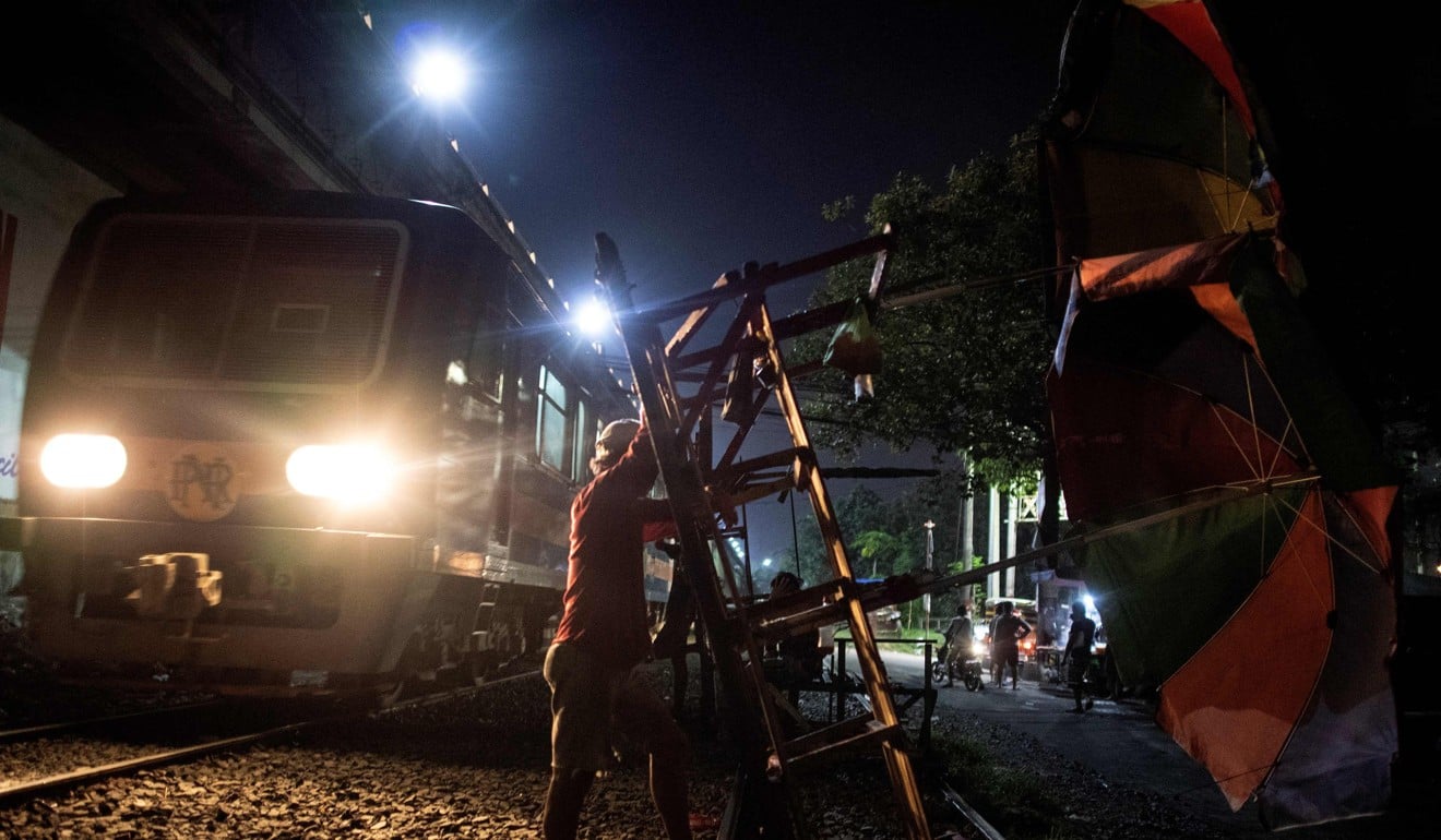 The ‘trolley boys’ who dance with death on Manila’s railway carts ...