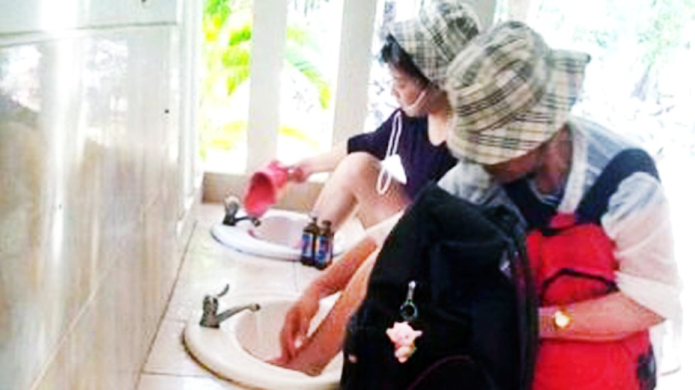 ‘Don’t put your feet in the wash basins,’ Chinese tourists told | South ...
