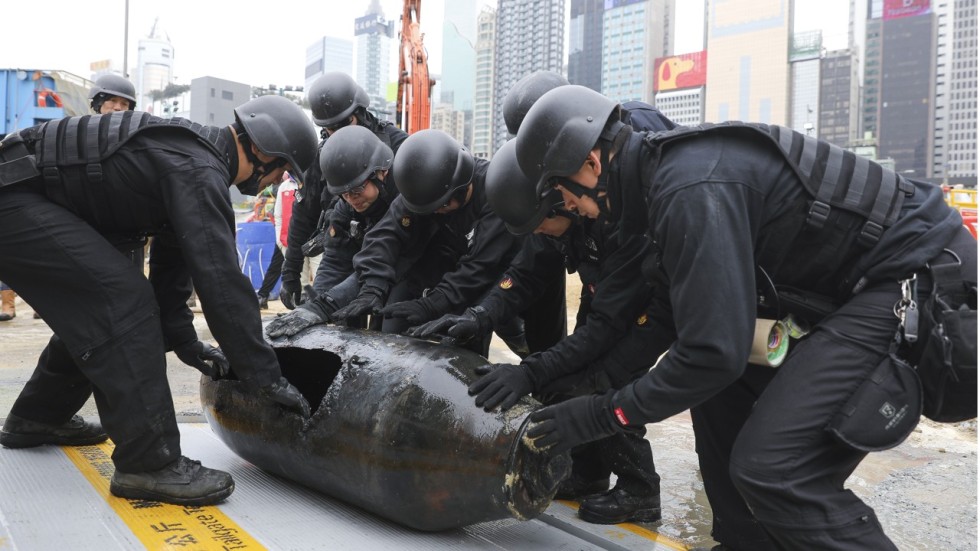 Meet the heroes behind the 50-hour wartime bomb disposal operations in ...